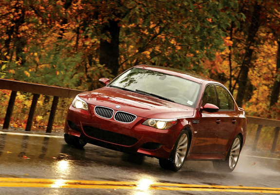 Photos of BMW M5 US-spec (E60) 2005–09