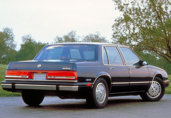 Photos of Buick LeSabre Sedan 1990–91