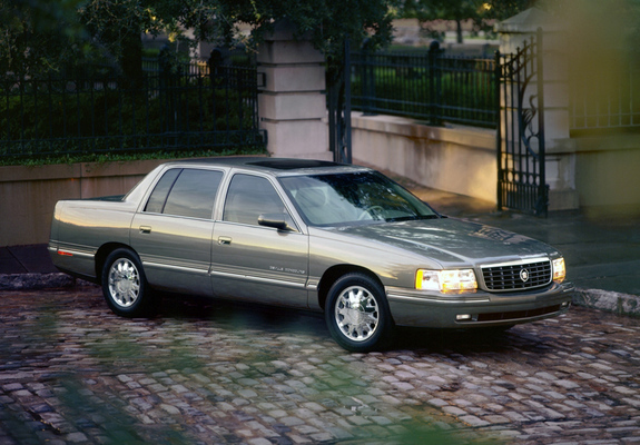 Cadillac DeVille Concours 1997–99 images
