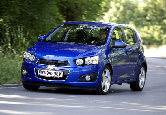 Photos of Chevrolet Aveo 5-door 2011