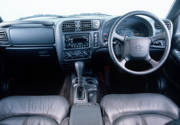 Photos of Chevrolet Blazer UK-spec 1997–2005