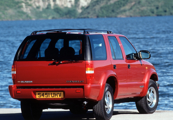 Photos of Chevrolet Blazer UK-spec 1997–2005