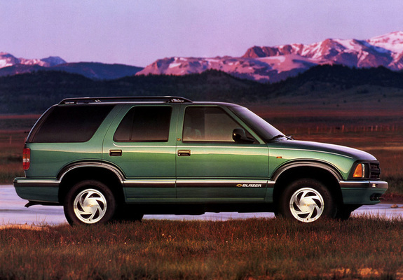 Pictures of Chevrolet Blazer 1995–97