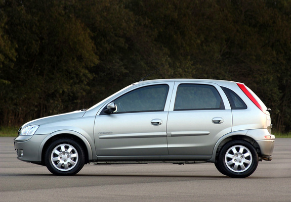Images of Chevrolet Corsa 5-door 2002