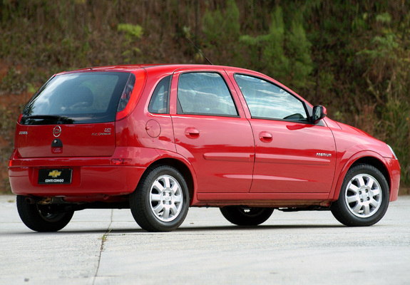 Photos of Chevrolet Corsa 5-door 2002