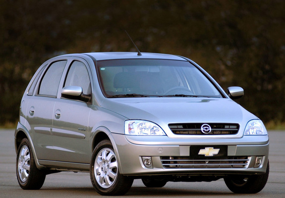 Photos of Chevrolet Corsa 5-door 2002