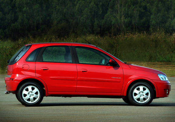 Chevrolet Corsa 5-door 2002 wallpapers