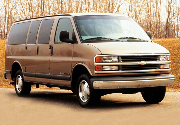 Chevrolet Express 1996–2002 wallpapers