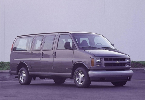 Chevrolet Express 1996–2002 wallpapers