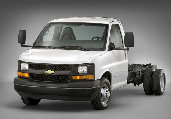 Chevrolet Express 4500 Cutaway 2008 wallpapers