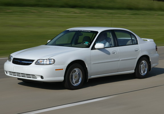 Chevrolet Malibu 2000–04 wallpapers