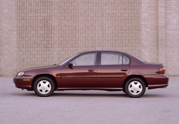 Photos of Chevrolet Malibu 2000–04