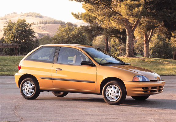 Chevrolet Metro Coupe 1998–2001 pictures