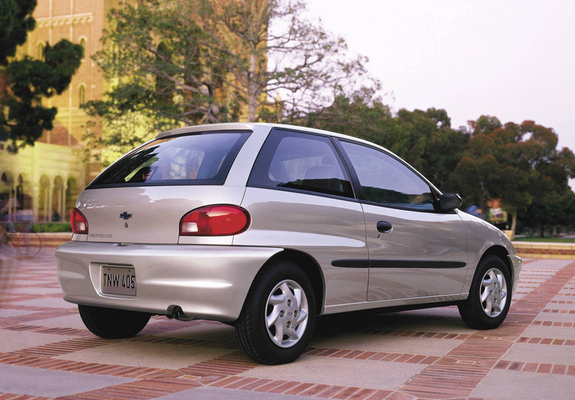 Images of Chevrolet Metro Coupe 1998–2001
