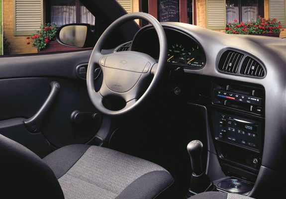 Pictures of Chevrolet Metro Sedan 1998–2001