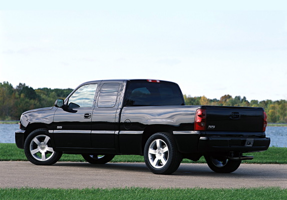 Photos of Chevrolet Silverado SS Extended Cab 2002–07