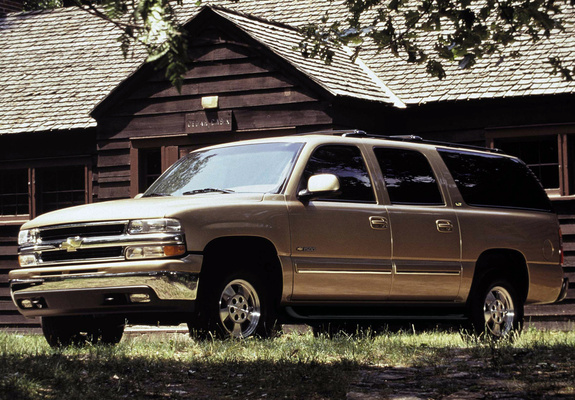 Pictures of Chevrolet Suburban 1500 (GMT800) 2001–02