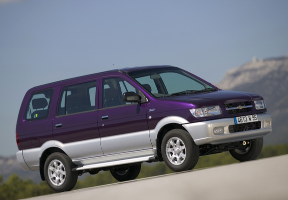 Chevrolet Tavera 2002–12 wallpapers