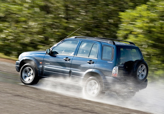 Images of Chevrolet Tracker 2006