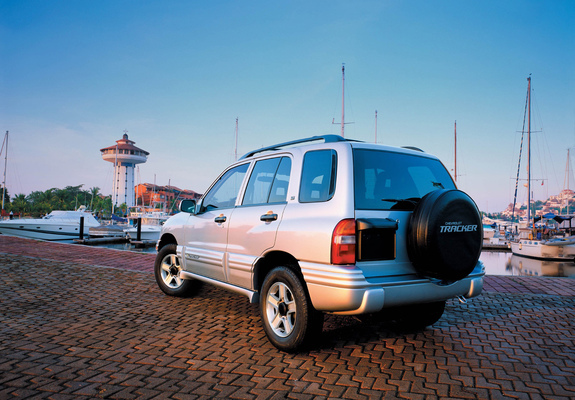 Chevrolet Tracker 1999–2004 wallpapers