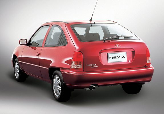 Daewoo Nexia 3-door 1994–97 pictures