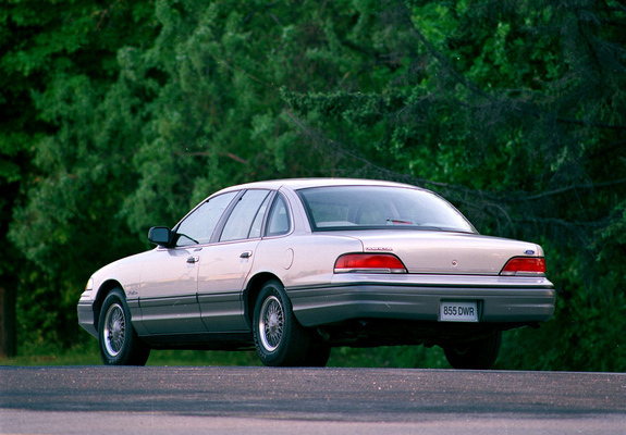 Ford Crown Victoria 1992 pictures