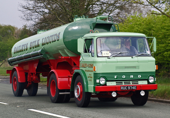 Photos of Ford D-Series 1965–76