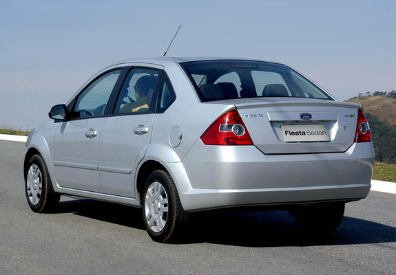 Ford Fiesta Sedan 2004–07 photos