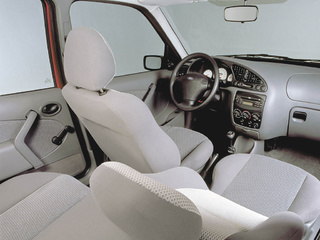 Ford Fiesta Ikon 2000–07 images