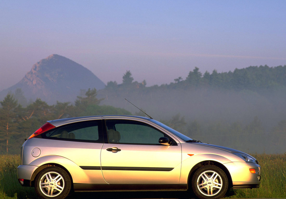 Ford Focus 3-door 1998–2001 images