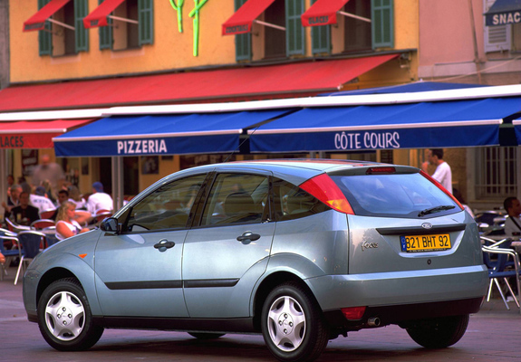 Ford Focus 5-door 1998–2001 wallpapers