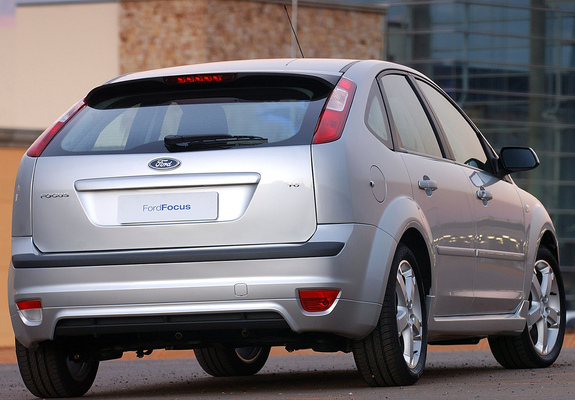 Ford Focus 5-door ZA-spec 2005–06 images