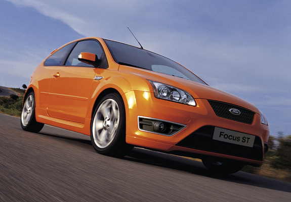 Ford Focus ST 3-door 2005–07 pictures