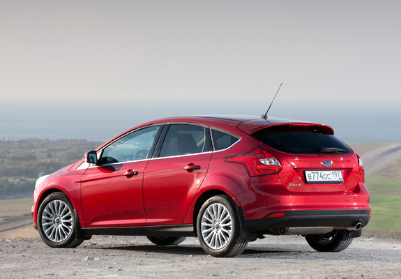 Images of Ford Focus 5-door 2010