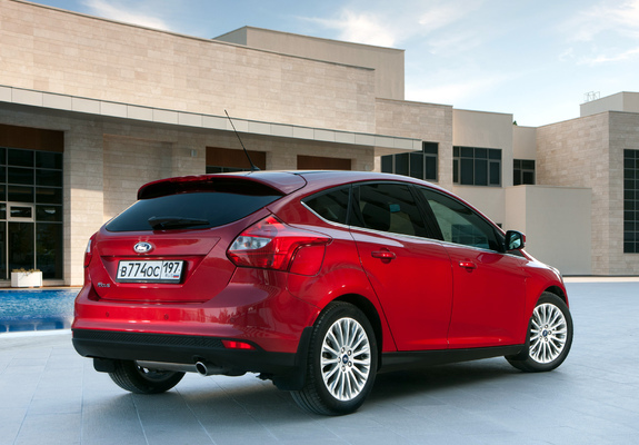 Ford Focus 5-door 2010 wallpapers