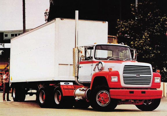 Ford L9000 1981–96 photos
