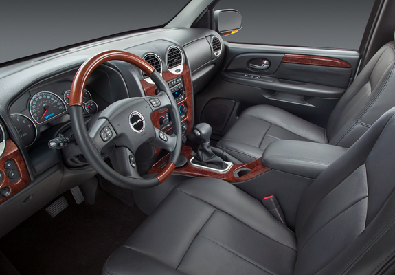 Photos of GMC Envoy Denali 2005–08