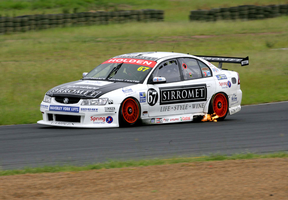 Photos of Holden VZ Commodore V8 Supercar 2005–06
