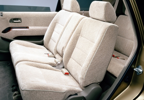 Honda Odyssey Prestige VZ 2001–03 photos