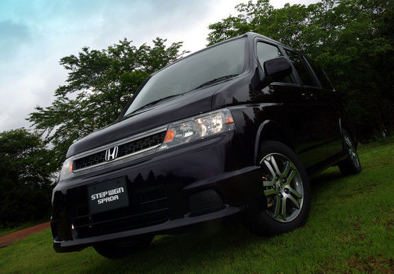 Honda Stepwgn Spada (RF) 2003–07 pictures