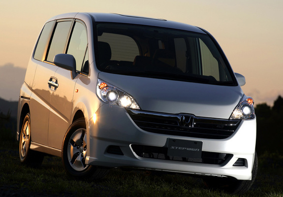 Photos of Honda Stepwgn (RG) 2005–07