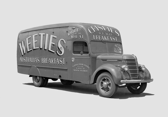 Pictures of International D-30 Van 1940
