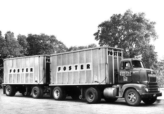Photos of 1952–53 International R-190 Highbinder Tractor Truck