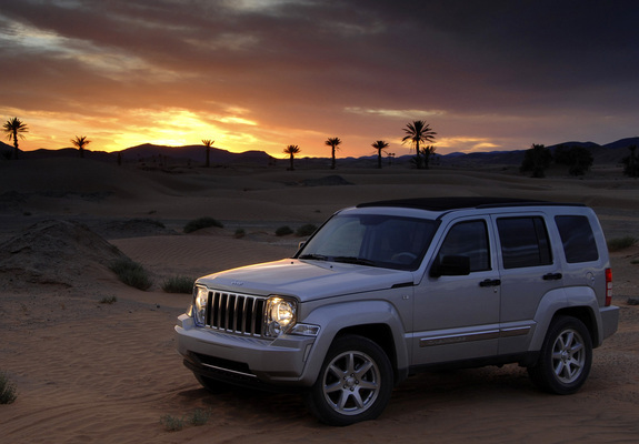 Images of Jeep Cherokee Limited 3.7L EU-spec (KK) 2007