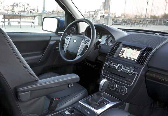 Land Rover LR2 HSE 2012 wallpapers