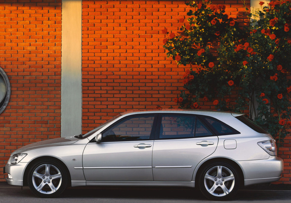 Lexus IS 200 SportCross EU-spec (XE10) 2002–05 pictures