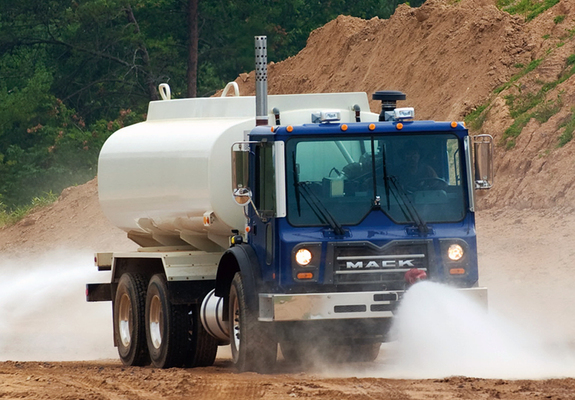Photos of Mack TerraPro 6x4 Tanker 2007