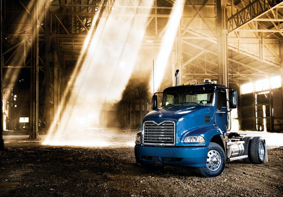 Photos of Mack Vision 4x2 2000