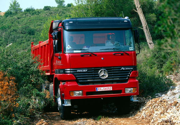 Mercedes-Benz Actros 3331 (MP1) 1997–2002 photos
