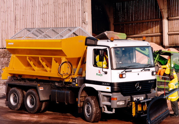 Photos of Mercedes-Benz Actros 3331 Road Service UK-spec (MP1) 1997–2002